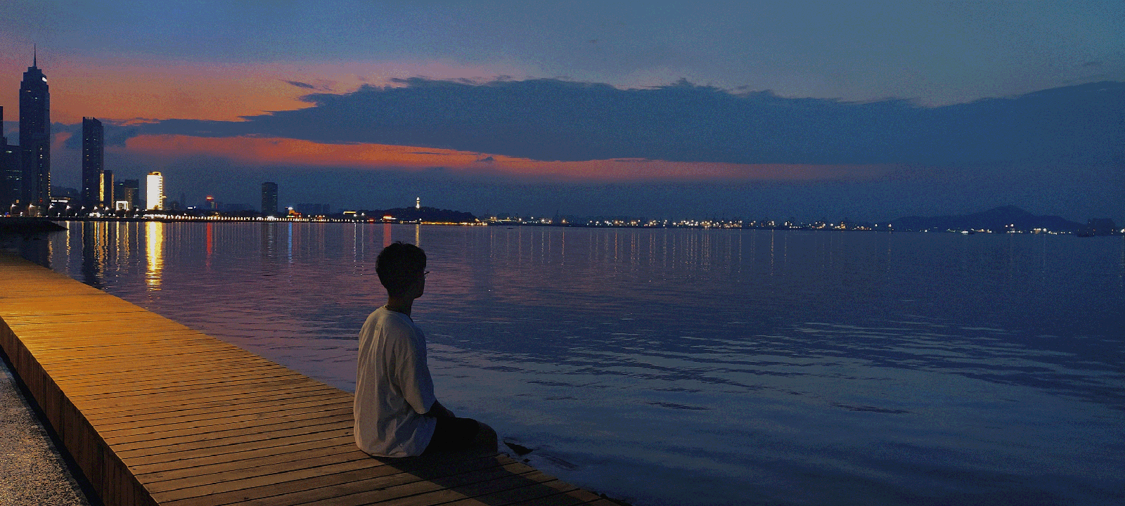 head.png hosted at ImageHub - 图仓 - ImageHub - 图仓